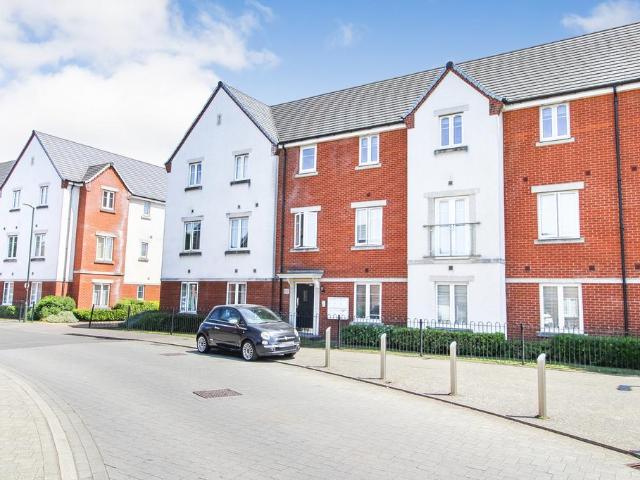 2 bedroom ground flat for sale