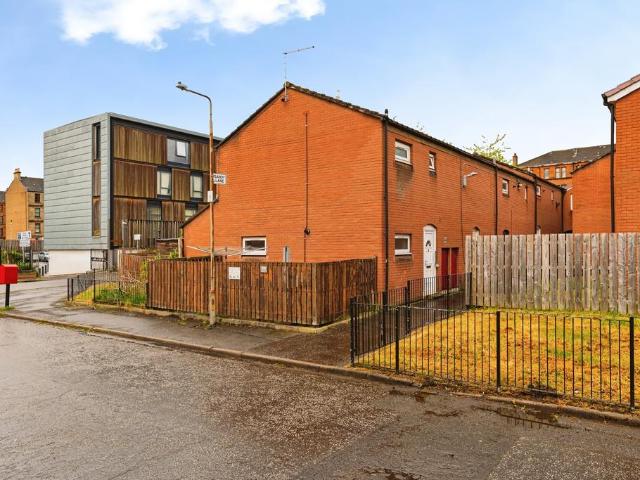 2 bedroom ground flat for sale