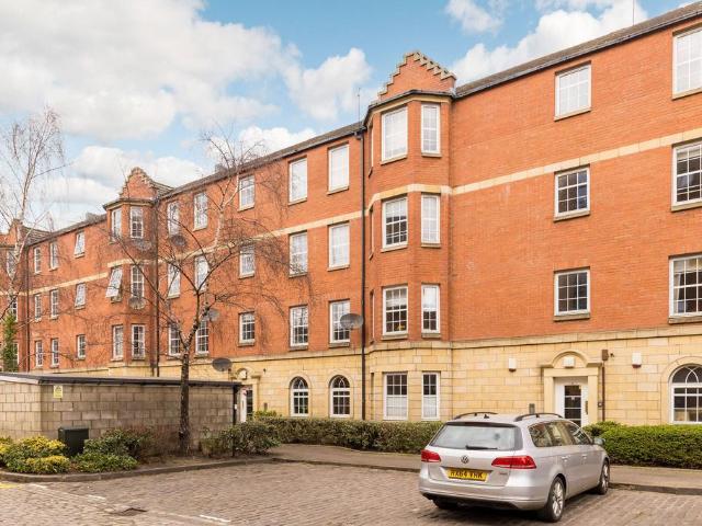 2 bedroom ground flat for sale