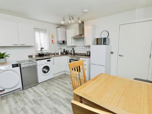 2 bedroom ground flat for sale