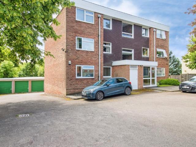 2 bedroom ground flat for sale