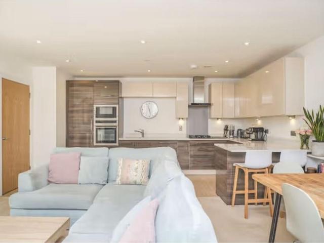 2 bedroom ground flat for sale
