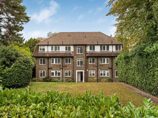 2 bedroom ground flat for sale