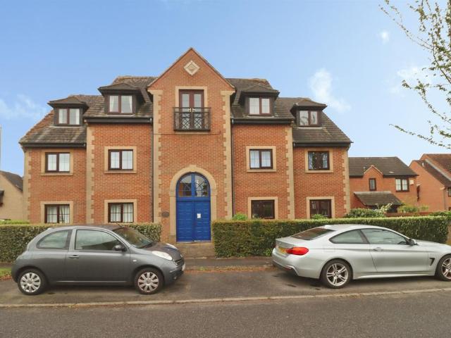 2 bedroom ground flat for sale