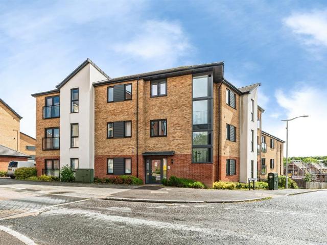 2 bedroom ground flat for sale