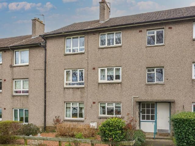 2 bedroom ground flat for sale