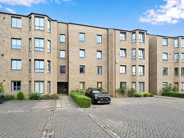 2 bedroom ground flat for sale