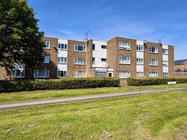 2 bedroom ground flat for sale