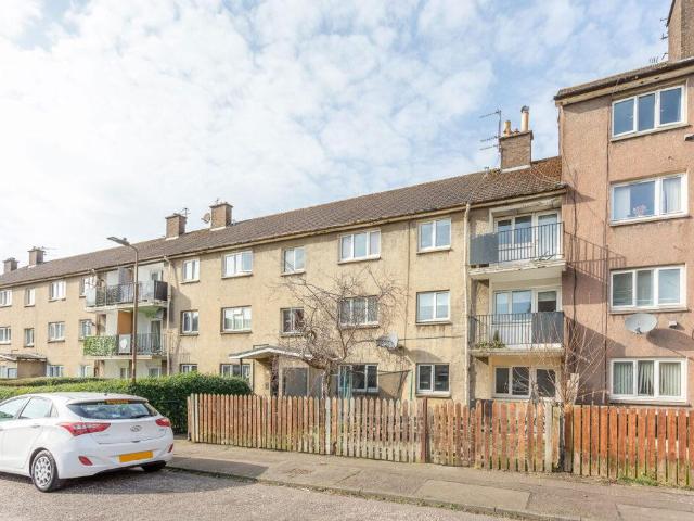 2 bedroom ground flat for sale
