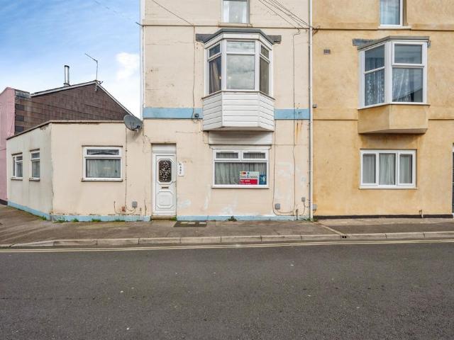 2 bedroom ground flat for sale