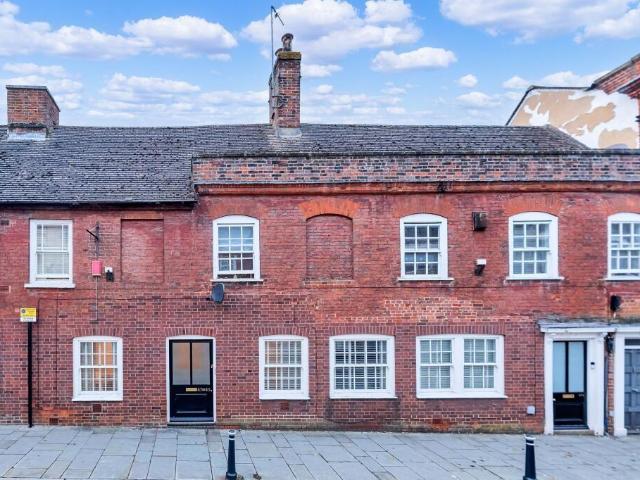 2 bedroom ground flat for sale
