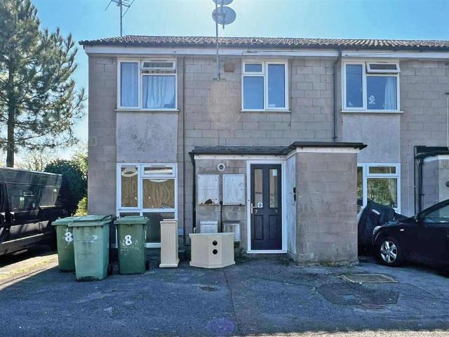 2 bedroom ground flat for sale