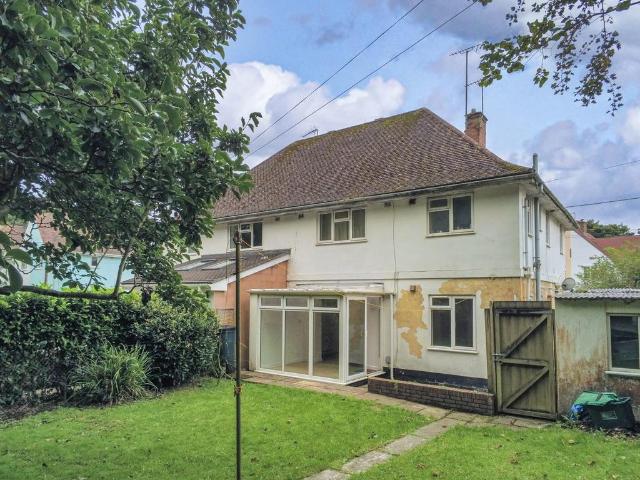 2 bedroom ground flat for sale
