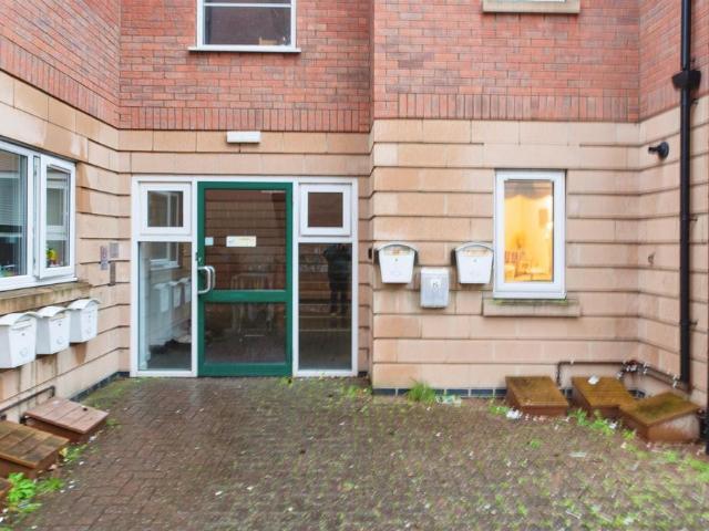 2 bedroom ground flat for sale