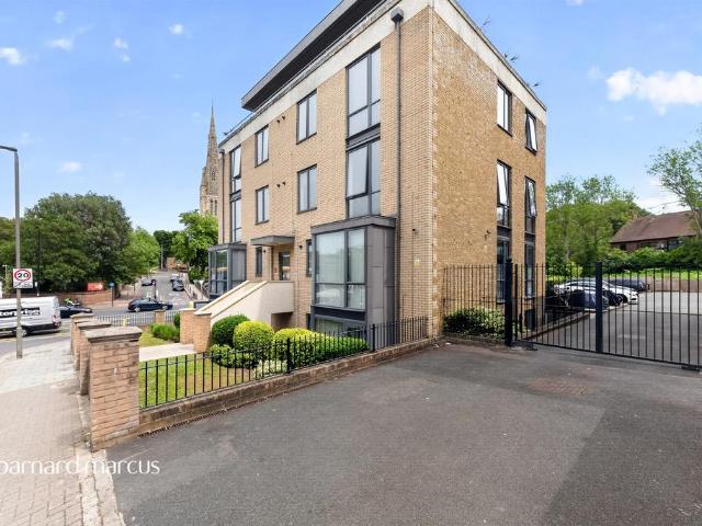 2 bedroom ground flat for sale
