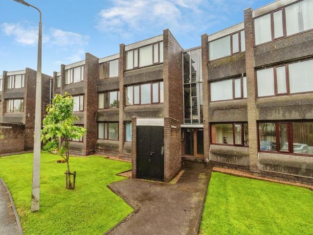 2 bedroom ground flat for sale