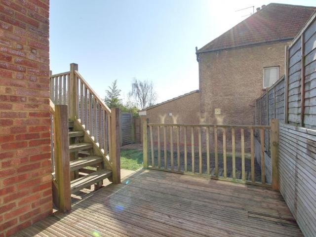 2 bedroom ground flat for sale