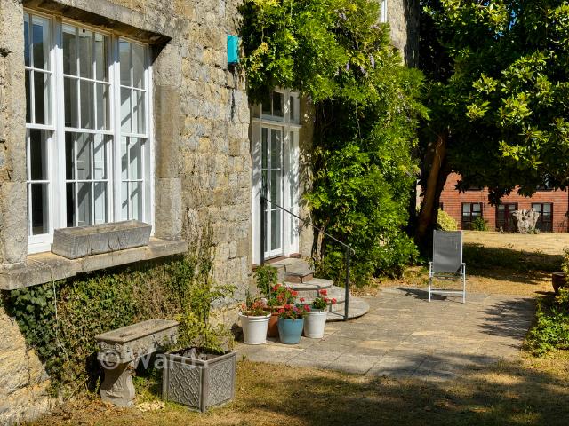 2 bedroom ground flat for sale