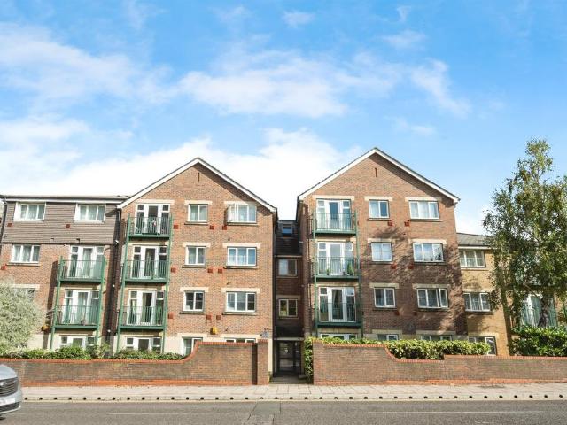2 bedroom ground flat for sale