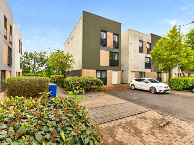 2 bedroom ground flat for sale