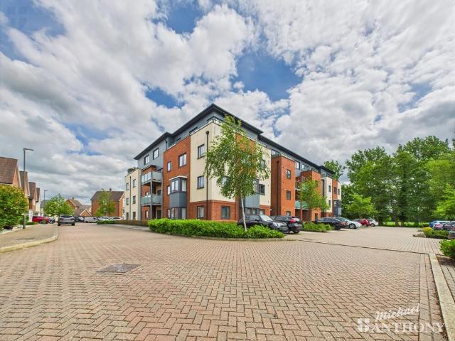 2 bedroom ground flat for sale