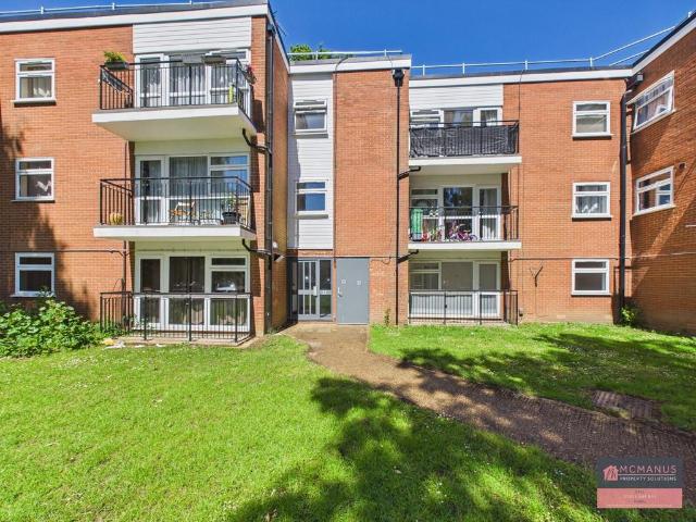 2 bedroom ground flat for sale