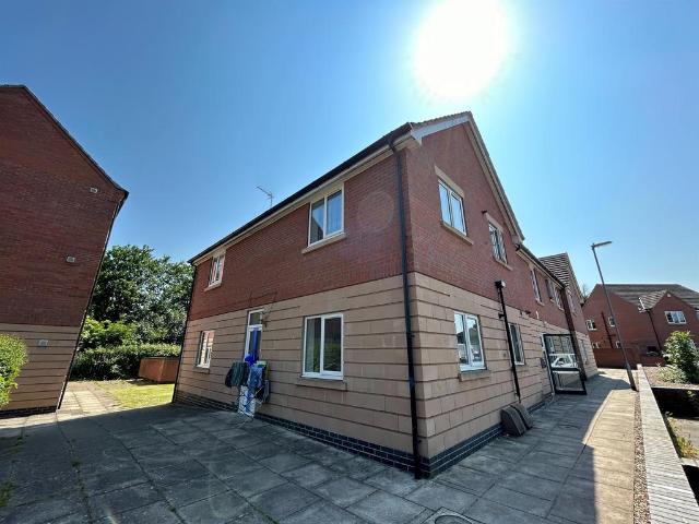 2 bedroom ground flat for sale