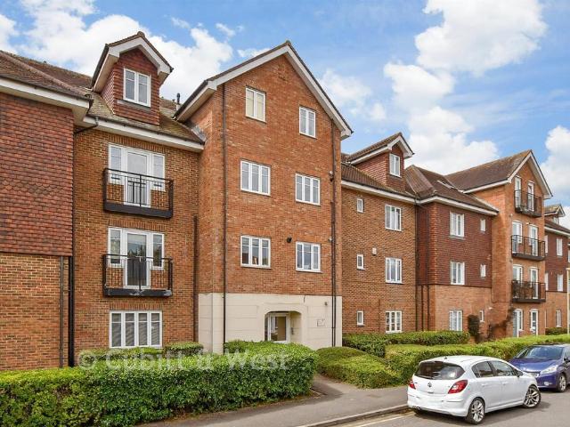 2 bedroom ground flat for sale