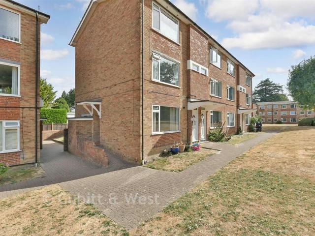 2 bedroom ground flat for sale