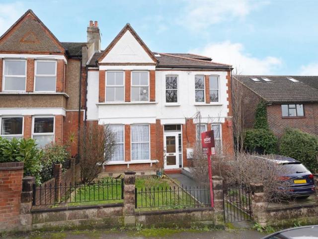 2 bedroom ground flat for sale