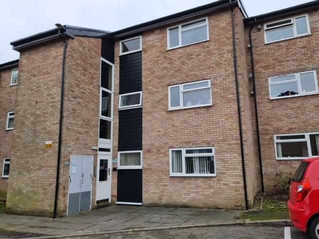 2 bedroom ground flat for sale