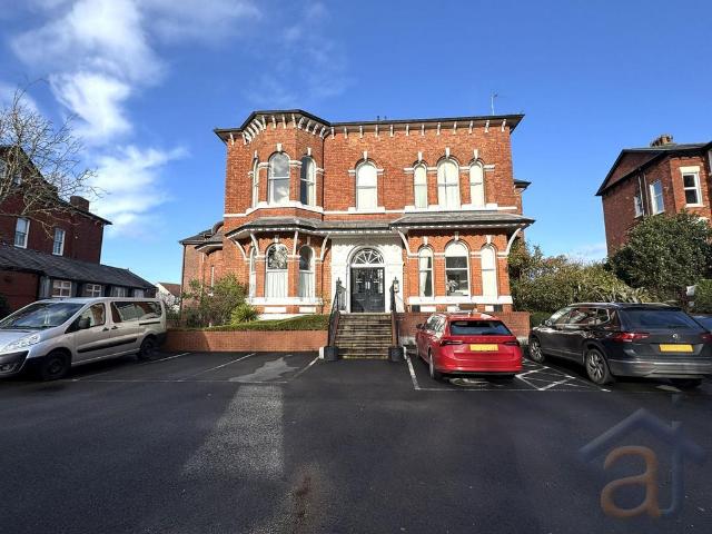 2 bedroom ground flat for sale