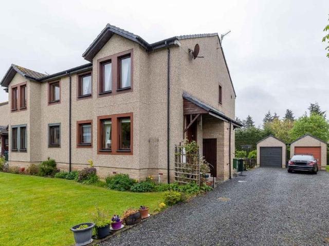 2 bedroom ground flat for sale