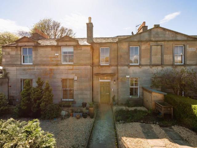 2 bedroom ground flat for sale
