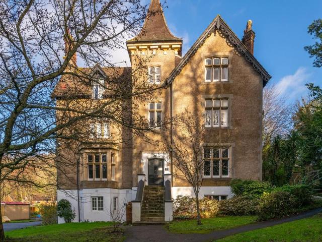 2 bedroom ground flat for sale