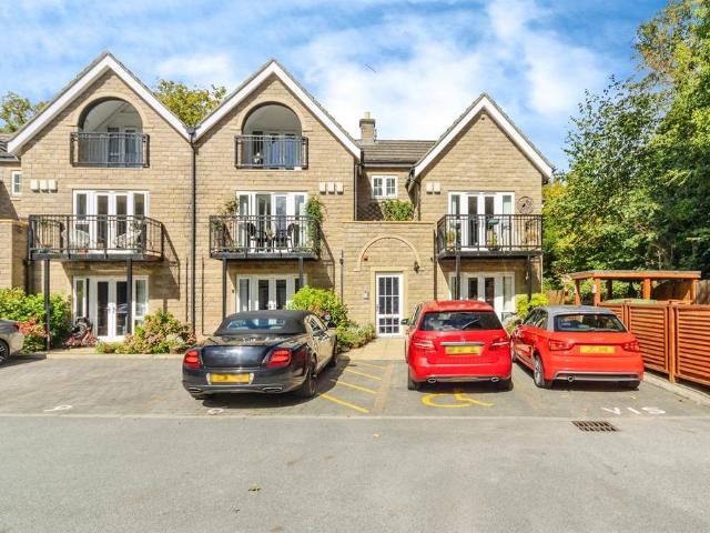 2 bedroom ground flat for sale