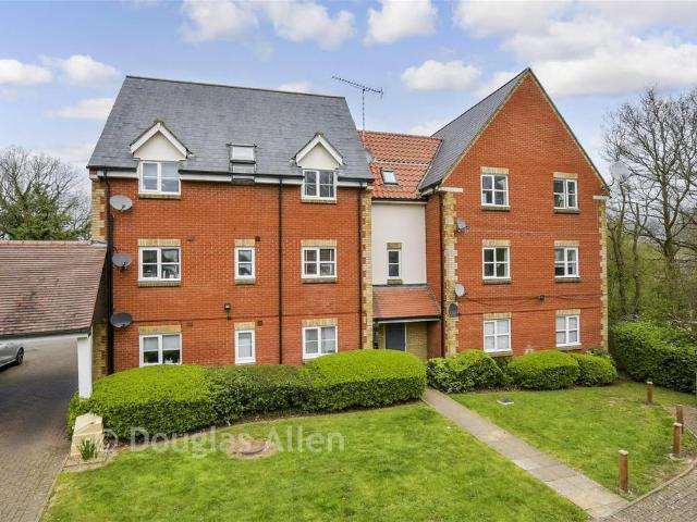 2 bedroom ground flat for sale