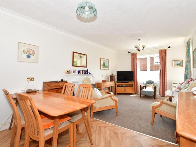 2 bedroom ground flat for sale