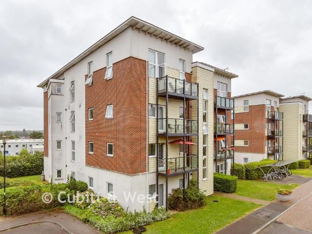 2 bedroom ground flat for sale