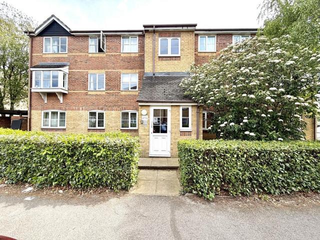 2 bedroom ground flat for sale