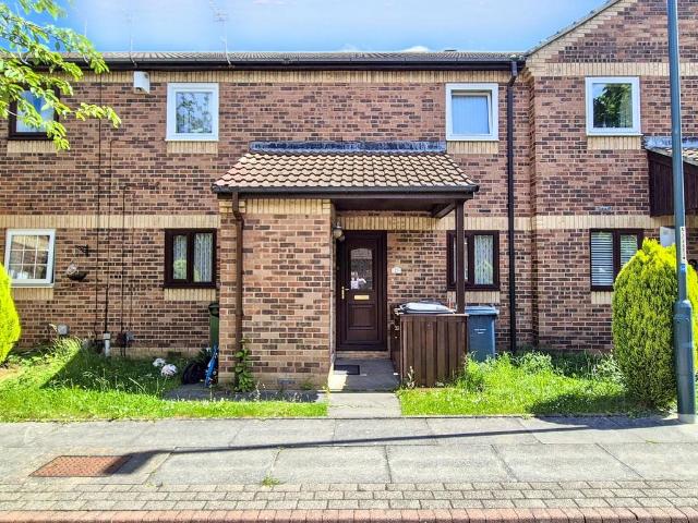 2 bedroom ground flat for sale