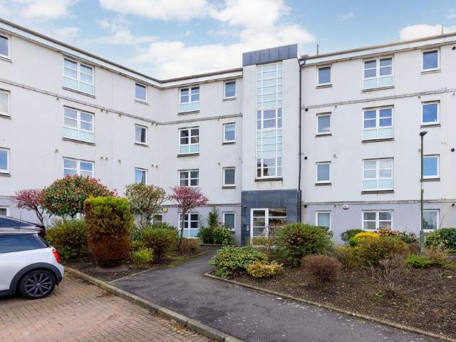 2 bedroom ground flat for sale
