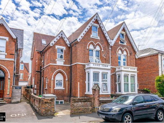 2 bedroom ground flat for sale