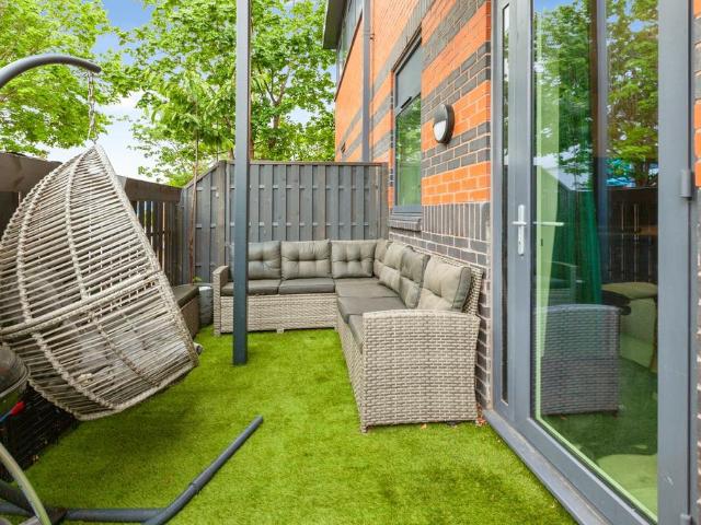 1 bedroom ground flat for sale