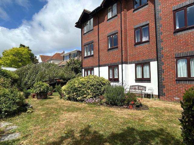 2 bedroom ground flat for sale