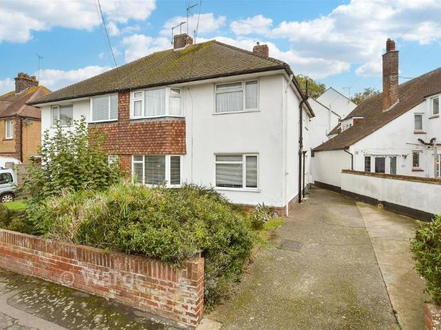 2 bedroom ground flat for sale