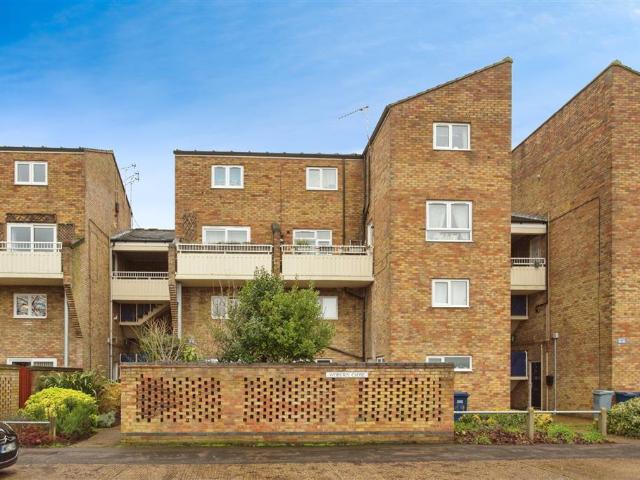 2 bedroom ground flat for sale