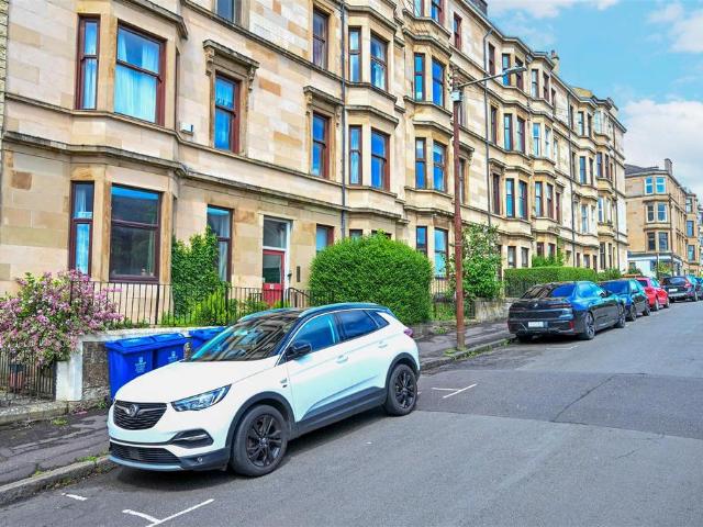 2 bedroom ground flat for sale