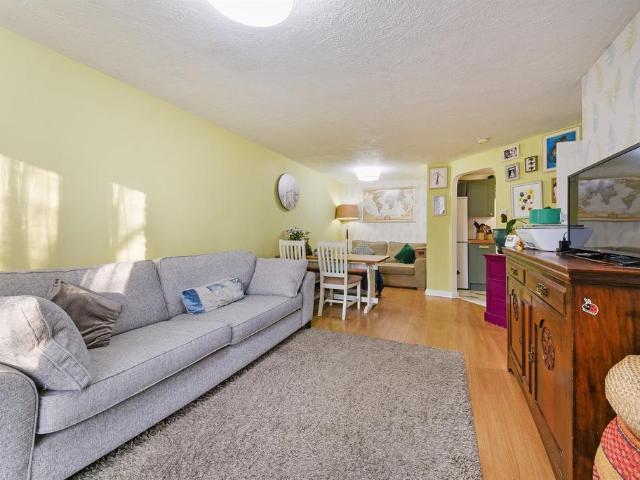 2 bedroom ground flat for sale