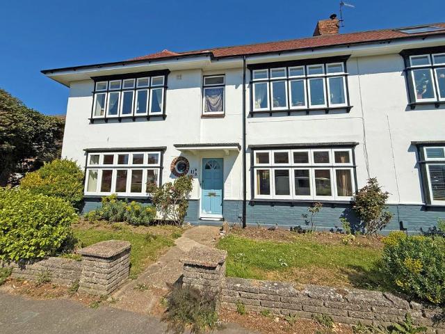 2 bedroom ground flat for sale